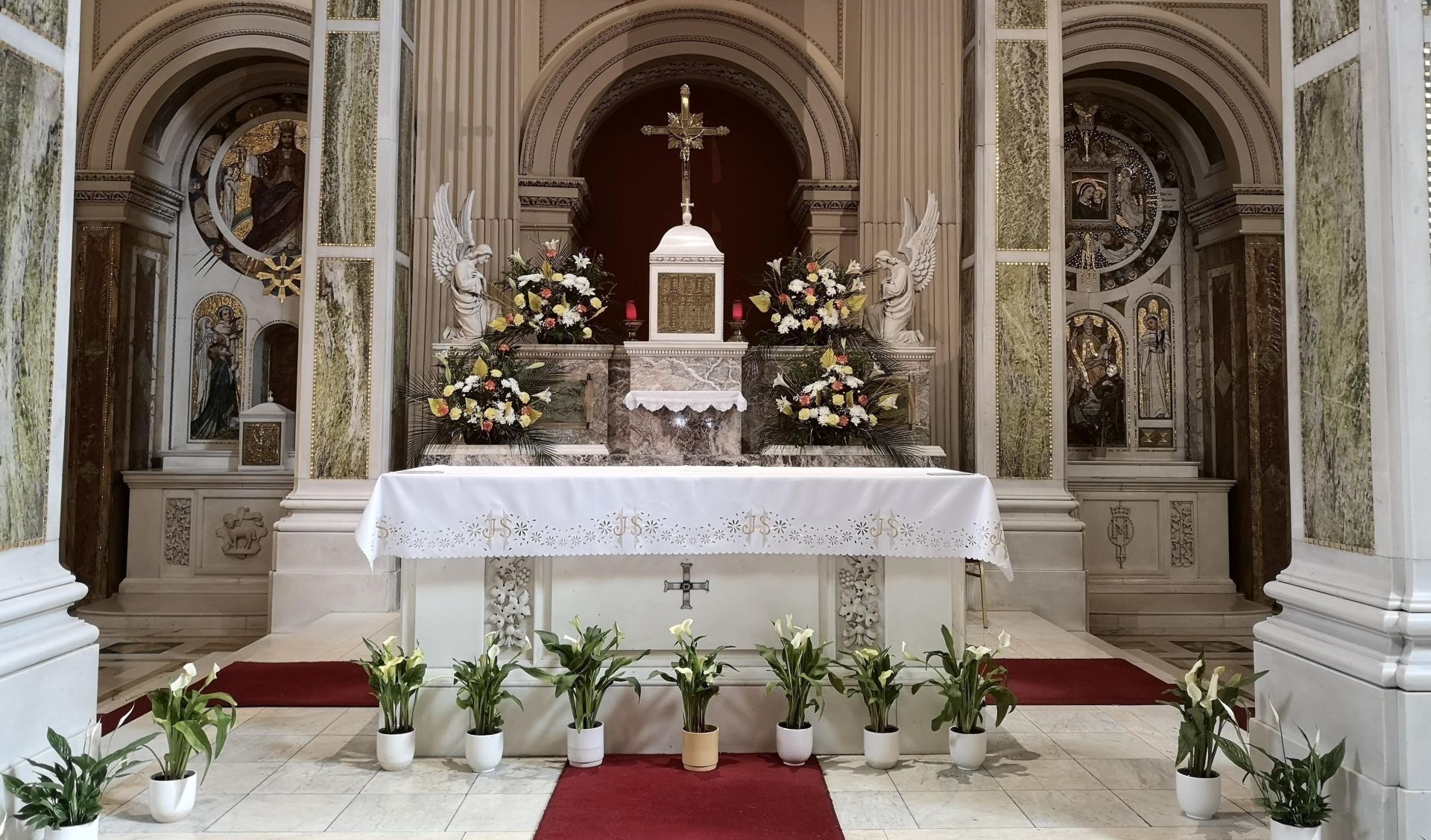 A new altar is mounted to celebrate mass facing the people - Rathmines ... A new altar is mounted to celebrate mass facing the people - Rathmines ...
